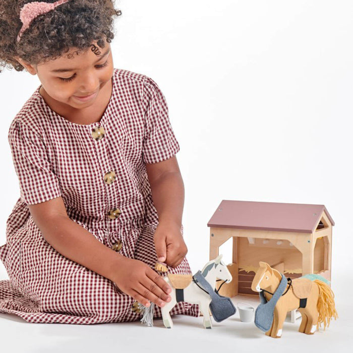 Tender Leaf Wooden Stables plus Horses and Accessories
